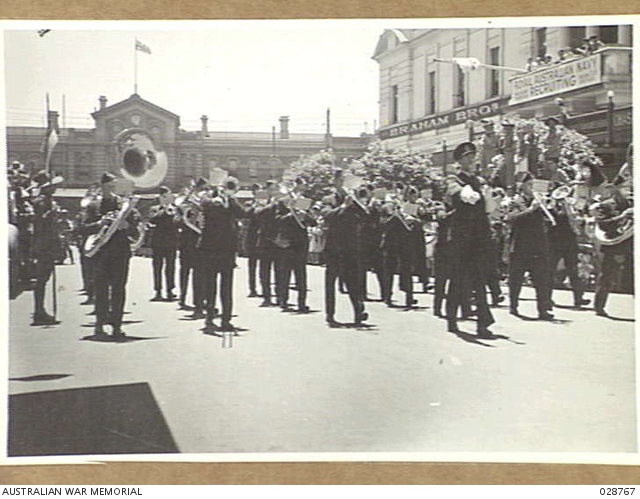 PERTH, WA. 1942-11-06. THE BAND OF THE RAAF TAKING PART IN THE COMBINED ...