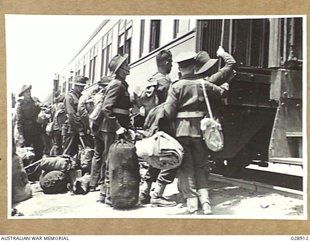 PERTH, AUSTRALIA. 1943-01-19. TROOPS PROCEEDING ON LEAVE TO THE EASTERN ...