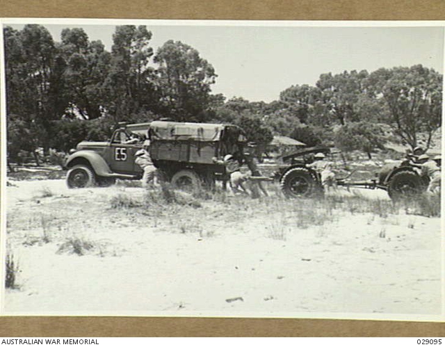 POINT WALTER, WA. 1943-02-06. AN 18-POUNDER GUN AND TRAILER OF 10TH ...