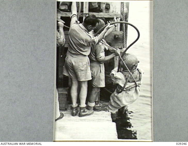 AUSTRALIA. 1943. A DIVER OF THE ROYAL AUSTRALIAN ENGINEERS WATER ...