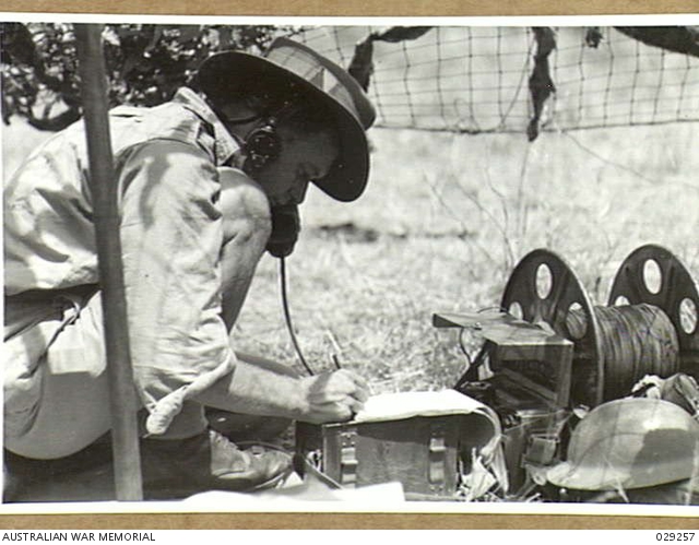 TOWNSVILLE, QLD. 1942-11. SIGNALLER OF 5TH FIELD REGIMENT, ROYAL ...