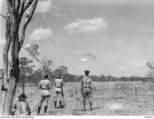 TOWNSVILLE, AUSTRALIA. 1942-11. A 25-POUNDER B.E. CHEMICAL SHELL ...