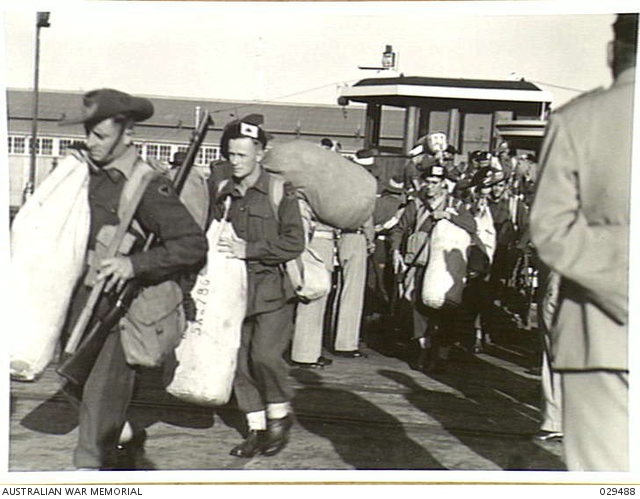 SYDNEY, AUSTRALIA. 1943-02-27. MEMBERS OF THE 9TH AUSTRALIAN DIVISION ...
