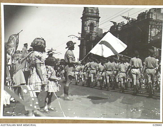 ADELAIDE, AUSTRALIA. 1943-03-26. SCENE DURING THE MARCH THROUGH ...