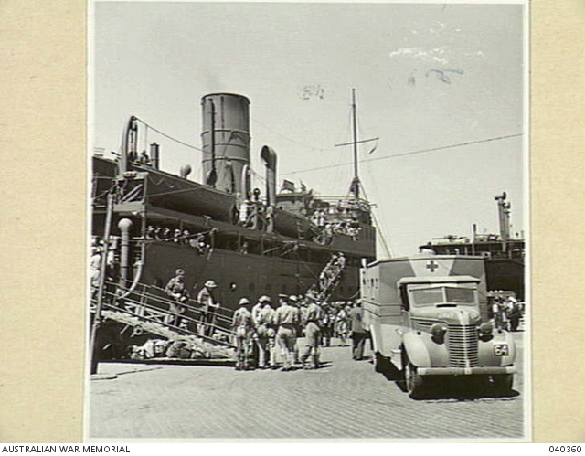 ALEXANDRIA, EGYPT. 1941-05. DISEMBARKATION OF TROOPS OF 6TH AUSTRALIAN ...
