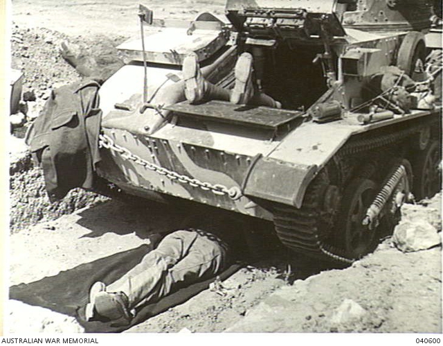 LIBYAN DESERT. 1941. REPAIRS TO THE "INNARDS". PERSONNEL OF THE ROYAL ...