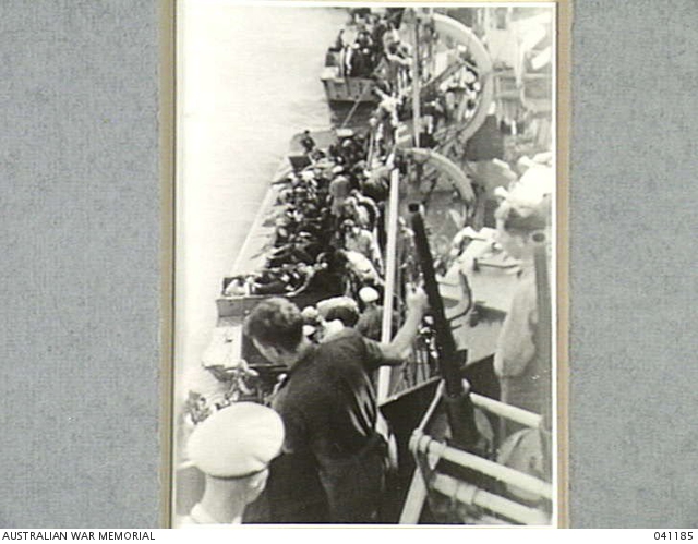 BURMA. 1945-01. BRITISH COMMANDOS EMBARKING IN LANDING BARGES FROM THE ...