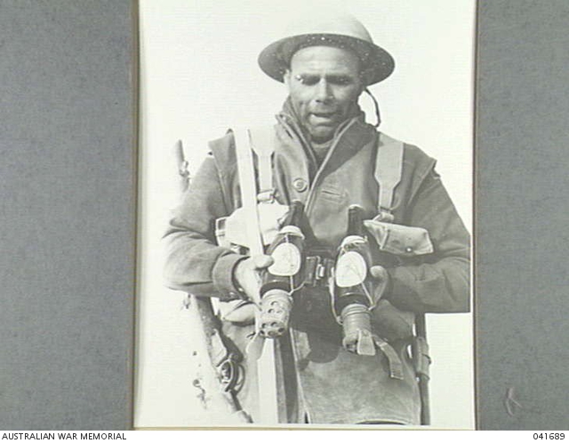 BARDIA, LIBYA. 1941-01-08. A SOLDIER OF THE 6TH AUSTRALIAN DIVISION ...
