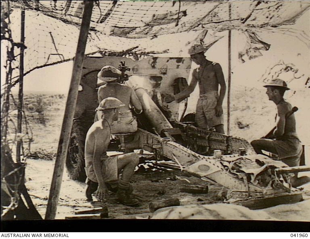 Tel El Eisa, Egypt. 1942-07-29. A 25 pounder gun crew of the 9th ...