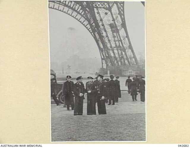 PARIS, FRANCE, 1941-07. MEMBERS OF THE GERMAN NAVY GATHERED BENEATH THE ...