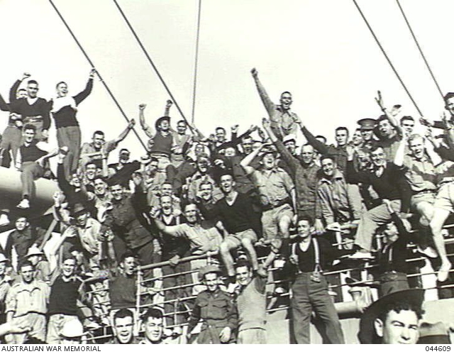 SYDNEY, 1940. EMBARKATION OF 6 DIVISION TROOPS FOR THE MIDDLE EAST ...