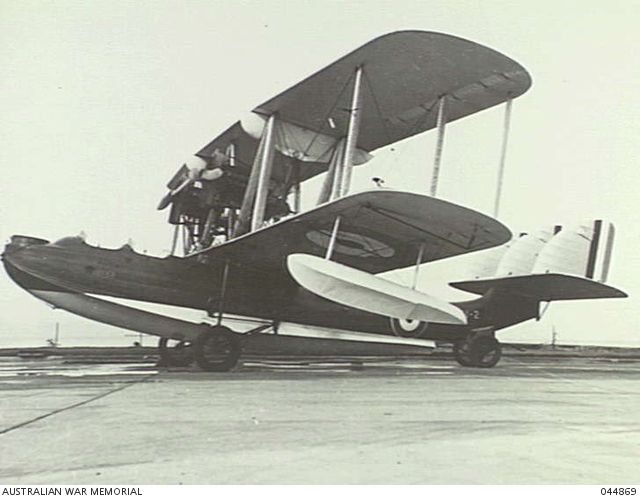 A SUPERMARINE SOUTHAMPTON ON THE TARMAC AT POINT COOK, RAAF, IN 1939 ...