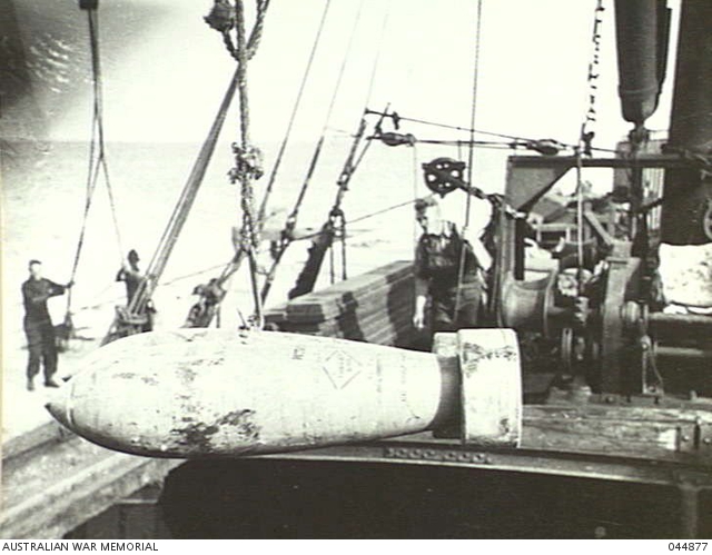BOMBS BEING UNLOADED ON TO THE WHARF AT RAAF POINT COOK IN 1938 ...