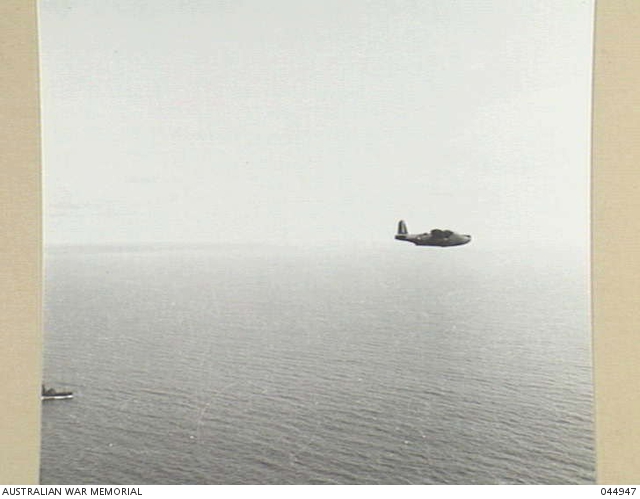 NO 10 SQUADRON RAAF SUNDERLAND RB-G RELIEVING ANOTHER 10 SQUADRON ...