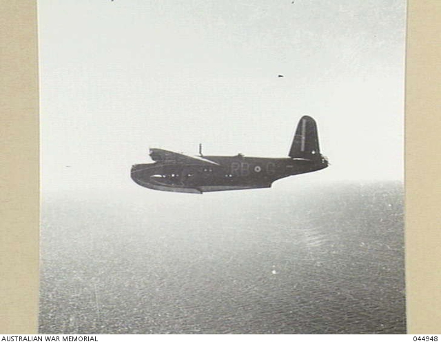 NO 10 SQUADRON RAAF SUNDERLAND RB-G RELIEVING ANOTHER 10 SQUADRON ...