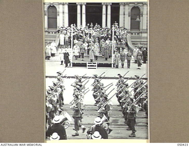 SYDNEY, NSW. 1943-04-02. A UNIT OF THE 9TH AUSTRALIAN DIVISION PASSING ...