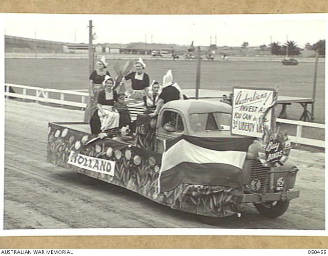 PERTH, AUSTRALIA. 1943-04-03. THE DUTCH FLOAT PASSING THE SALUTING BASE ...