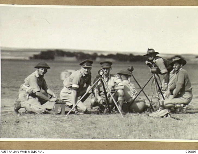 GEORGINA, WA. 1943-04-17. SIGNALLERS REPORTING AIR MOVEMENTS DURING A ...