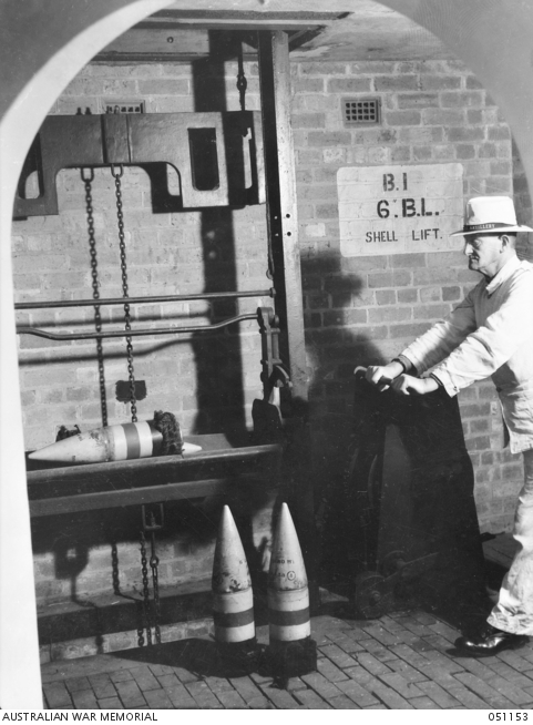 QUEENSCLIFF, VICTORIA, AUSTRALIA. 1943-04. SIX INCH SHELL LIFT AT ...