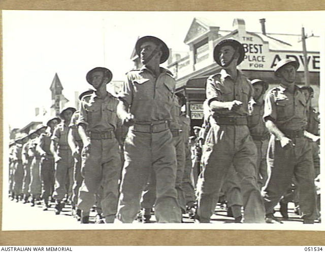 GERALDTON, WA. 1943-04-17. TROOPS OF 2ND AUSTRALIAN DIVISION PASSING ...