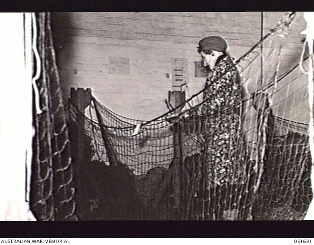 MELBOURNE, VIC. 1943-05-12. MISS M. FRASER AT WORK ROPING A 14 X 14 ...