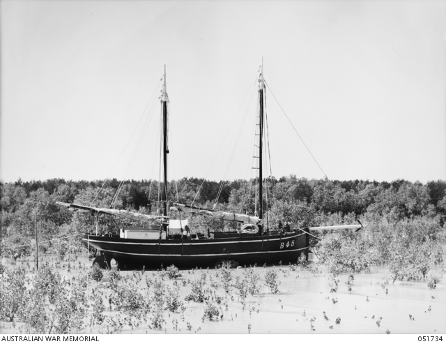 BROOME, AUSTRALIA. 1943-05-04. THE PEARLING FLEET ANCHORAGE AT LOW TIDE ...