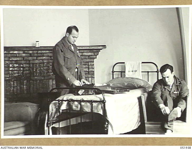 MELBOURNE, VIC. 1943-05-22. CORPORALS J. POLLACK AND A. CARVILL OF THE ...