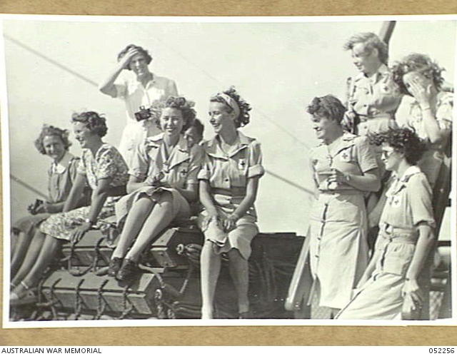 THE 9TH AUSTRALIAN DIVISION AT SEA. SPECTATORS' GALLERY AT GAMES ON THE ...
