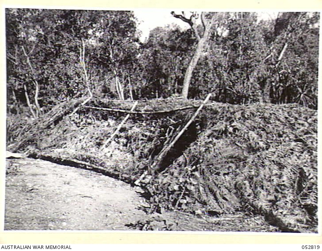 DARWIN, NT. 1943-06-21. 25-POUNDER GUN PIT OF 2/11 ARMY FIELD REGIMENT ...