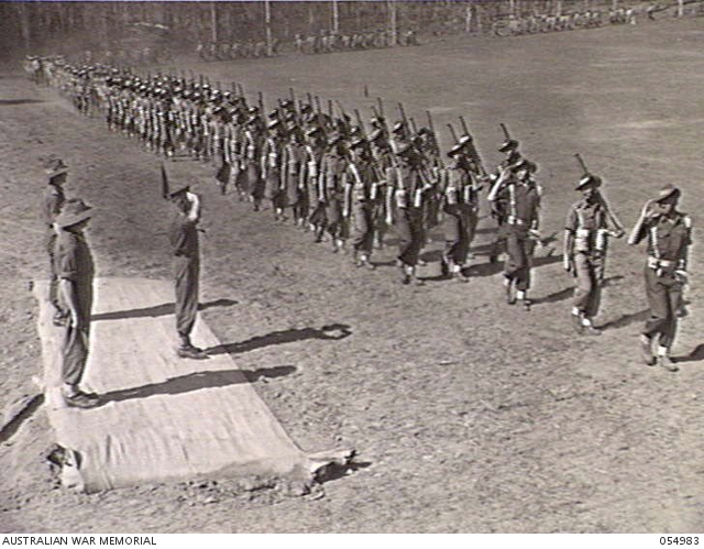 KAIRI, QLD. 1943-07-31. LIEUTENANT G. COOMBES LEADS A SECTION OF THE 2 ...