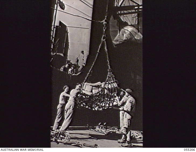 CAIRNS, QLD. 1943-08-06. TROOPS OF 1ST AUSTRALIAN LANDING SHIP ...
