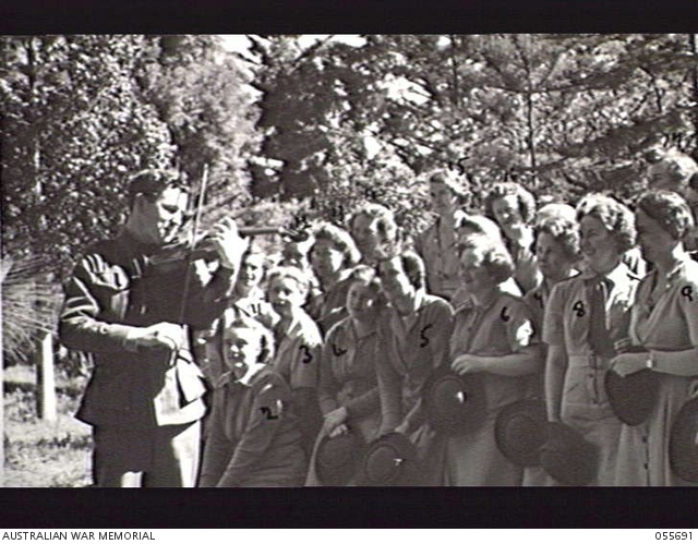 NORTHAM, WA. 1943-08-11. WX33810 WARRANT OFFICER L. D. V. HANLEY (1 ...
