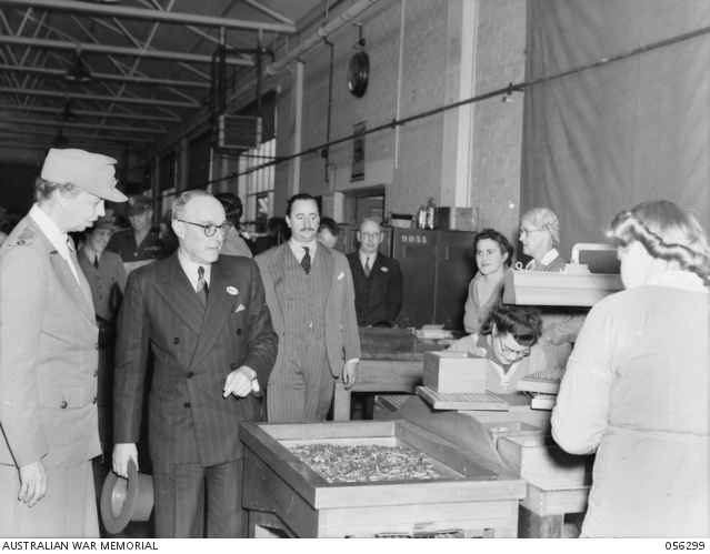 FOOTSCRAY, VIC. 1943-09-06. MRS F. D. ROOSEVELT INSPECTING A MUNITIONS ...