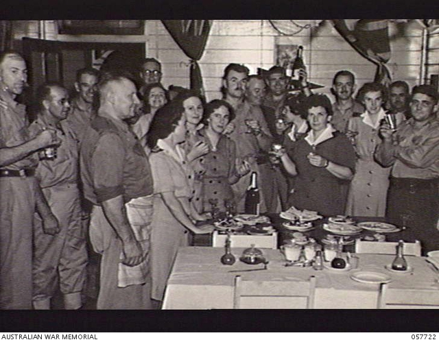 CAIRNS, QLD. 1943-09-20. TOASTS DURING AN ENGAGEMENT SUPPER GIVEN BY ...