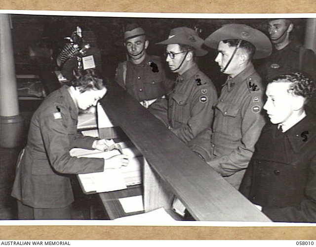 MELBOURNE, VIC. 1943-10-19. LEFT TO RIGHT: LANCE CORPORAL DUGGAN (2 ...