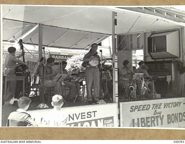 PERTH, WA. 1943-11-09. SOLO PERFORMANCE AT A CONCERT STAGED BY THE 1ST ...