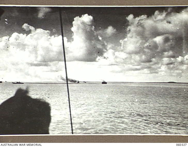 DARWIN, AUS. 1942-02-19. SHIP ON FIRE IN THE HARBOUR DURING THE FIRST ...