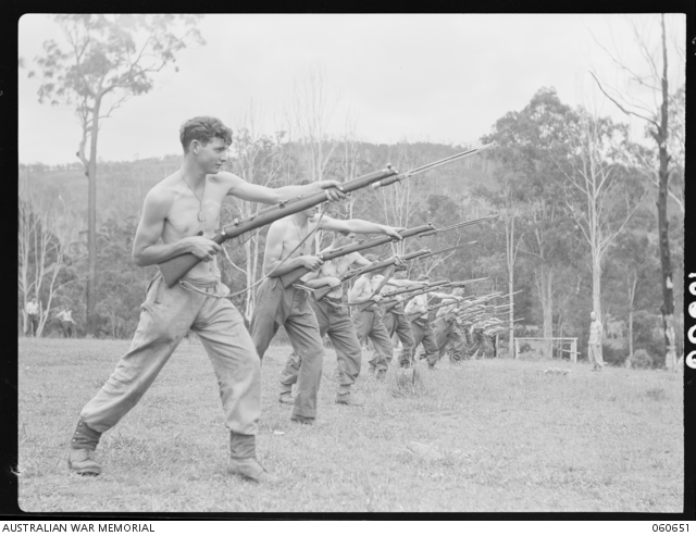 CANUNGRA, QLD. 1943-11-25. LIEUTENANT SIMPSON OF H COMPANY, AUSTRALIAN ...