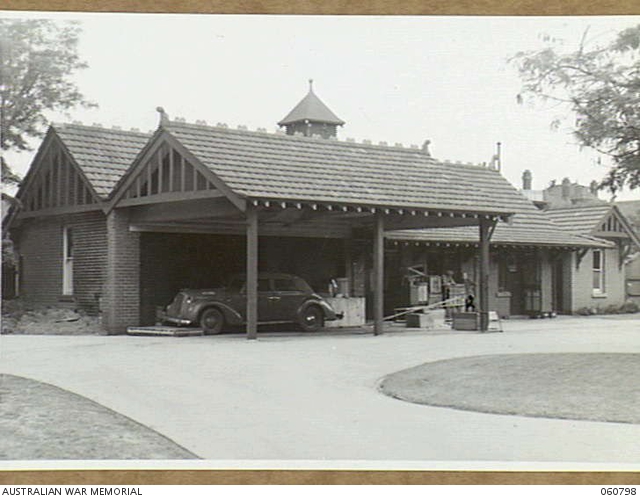 MELBOURNE, VIC. 1943-12-02. GARAGE AND STOREROOM AT THE REAR OF THE ...
