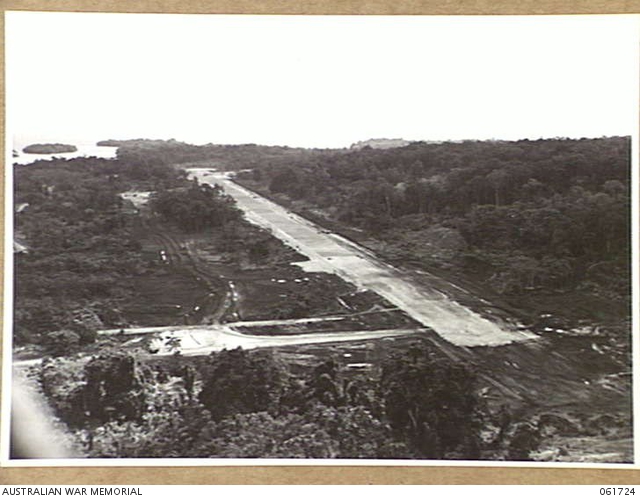 HUON PENINSULA, NEW GUINEA. 1943-12-05. A NEW AIRSTRIP BUILT AT AN ...
