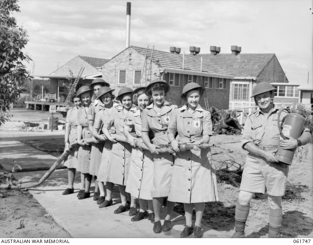 PERTH, WA. 1943-12. AUSTRALIAN ARMY MEDICAL WOMEN'S SERVICE FIRE SQUAD ...