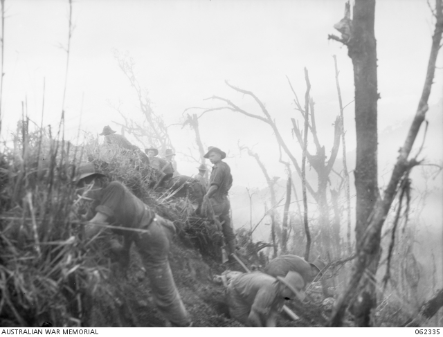 SHAGGY RIDGE, NEW GUINEA. 1943-12-27. TROOPS OF THE 2/16TH AUSTRALIAN ...