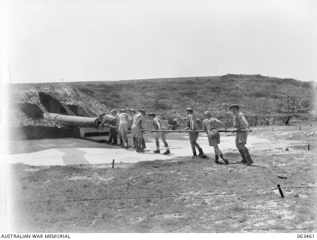 SYDNEY, NSW. 1944-01-20. MEMBERS OF THE ROYAL AUSTRALIAN ARTILLERY ...