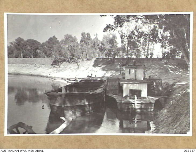 SOAP WORKS BEND, HAY, NSW. 1944-01-20. THE RIVER PADDLE STEAMER ...