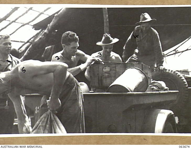 "THE SADDLE", SHAGGY RIDGE, NEW GUINEA. 1944-01-10. SUPPLIES ARRIVING ...