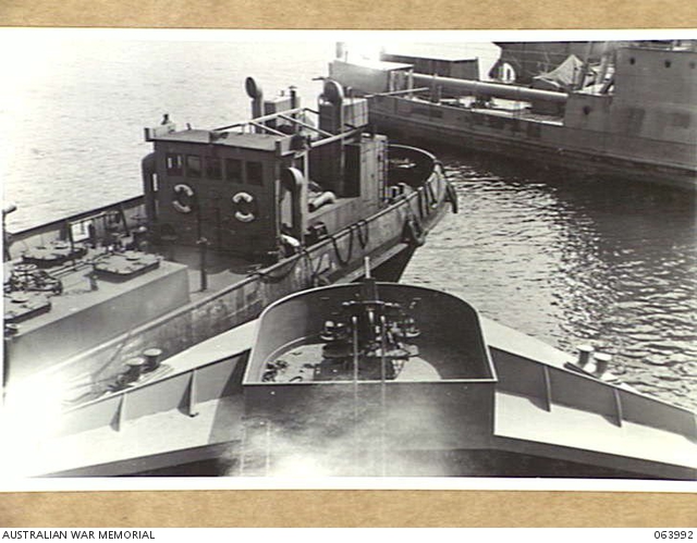 SYDNEY, NSW. 1944-02-01. THE BOFORS 40MM ANTI-AIRCRAFT GUN MOUNTED IN ...