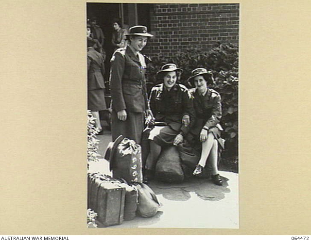 MELBOURNE, VICTORIA, AUSTRALIA. 1944-02-29. THREE MEMBERS OF THE ...