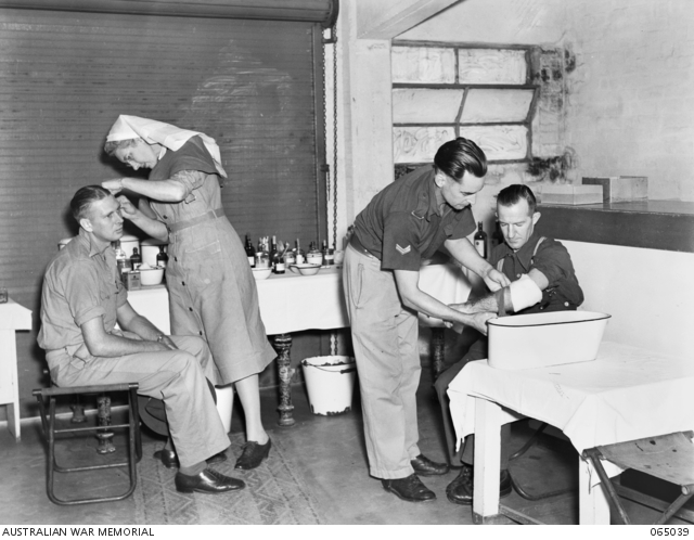SYDNEY, NSW. 1944-03-10. SOLDIERS RECEIVE MEDICAL TREATMENT AT THE ...