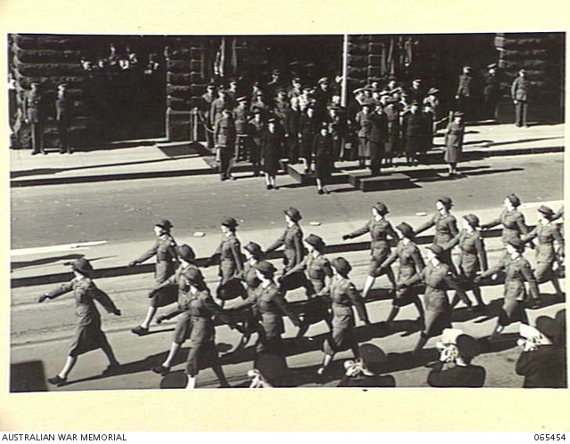 MELBOURNE, VIC. 1944-04-14. MEMBERS OF THE AWAS GIVE "EYES RIGHT" AS ...