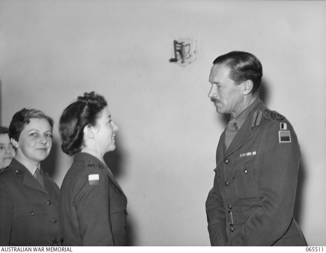 KOOYONG, VIC. 1944-04-17. NX1 BRIGADIER R. G. H. IRVING OBE (RIGHT ...